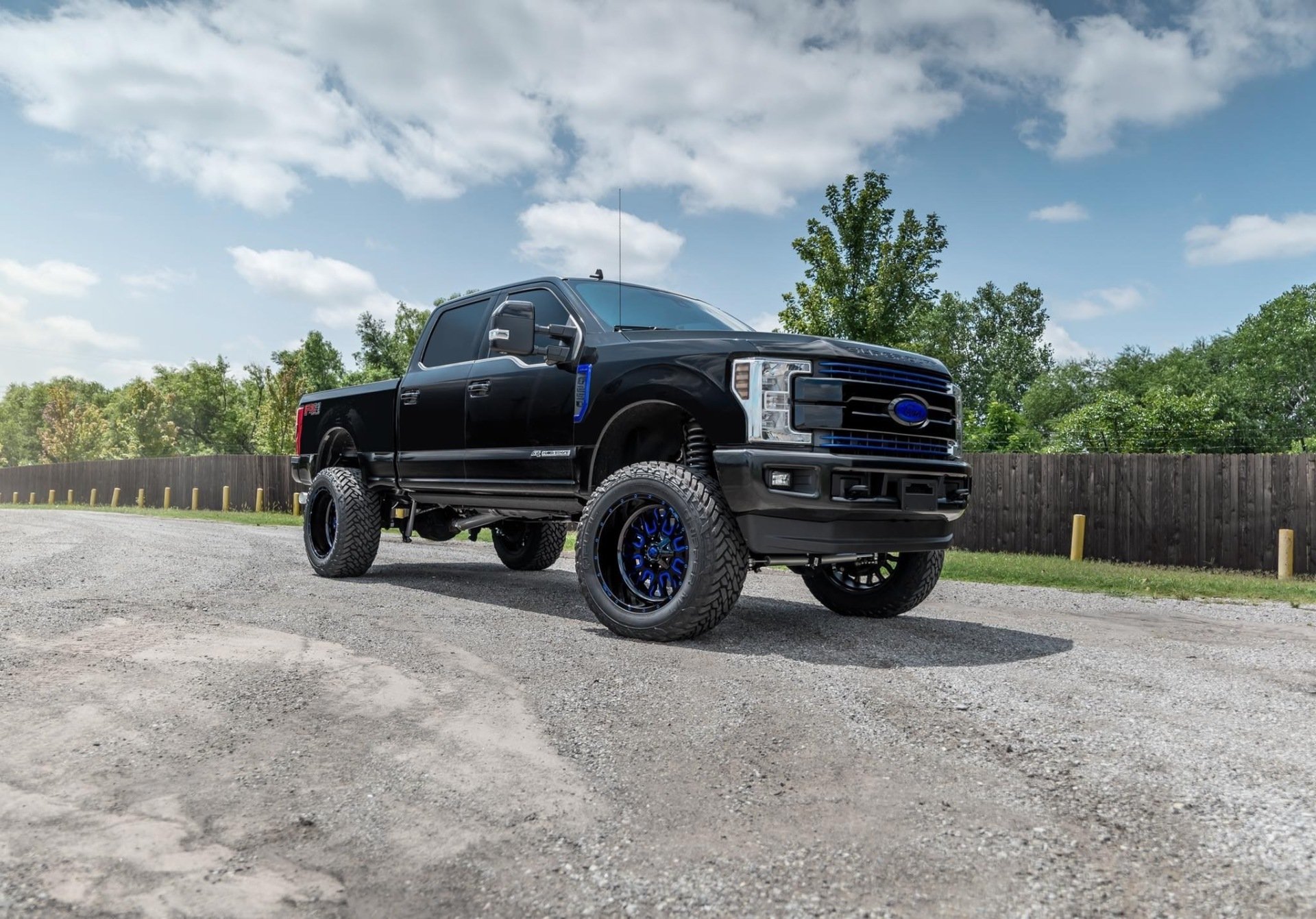 Truck & SUV Restyling Shop | Oklahoma | Texas | Cali Customs