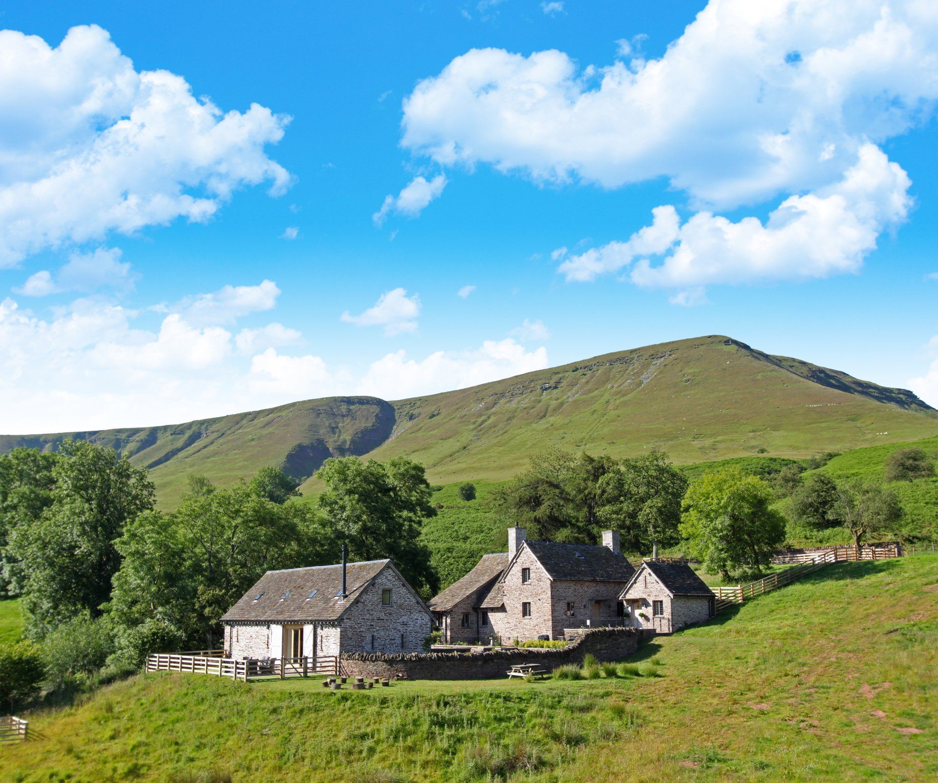 Welcome to the Brecon Beacons I Hay on Wye & Talgarth