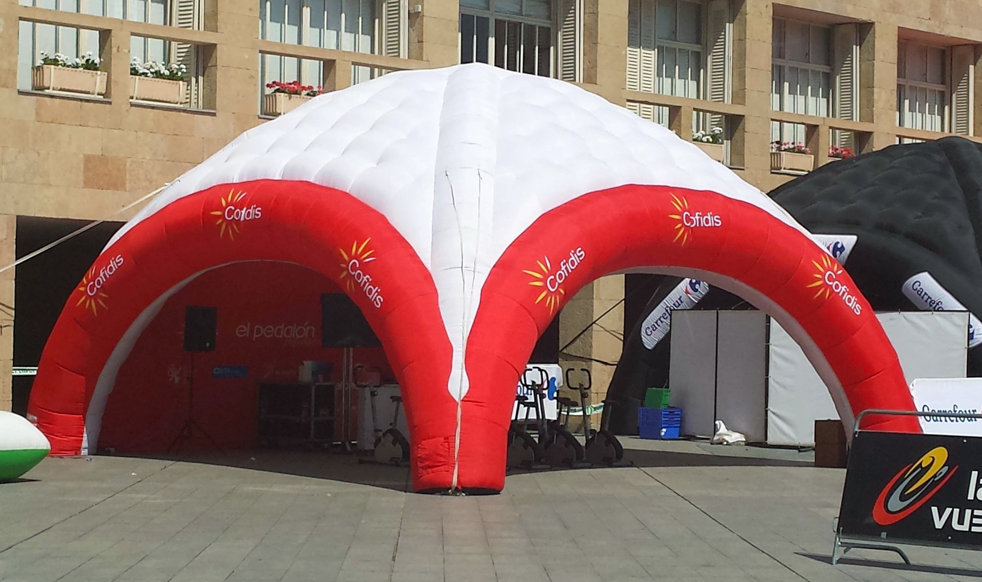 Carpas Hinchables · Soportes publicitarios · Streetmarketing