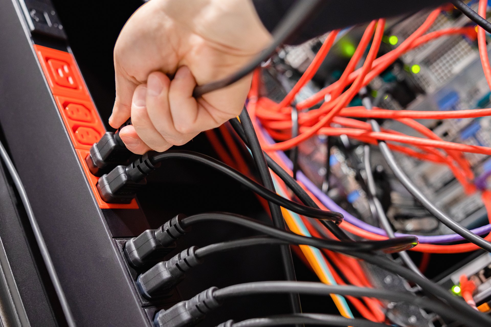 Fast Electrical Service Provider in Ohio | EntireWire