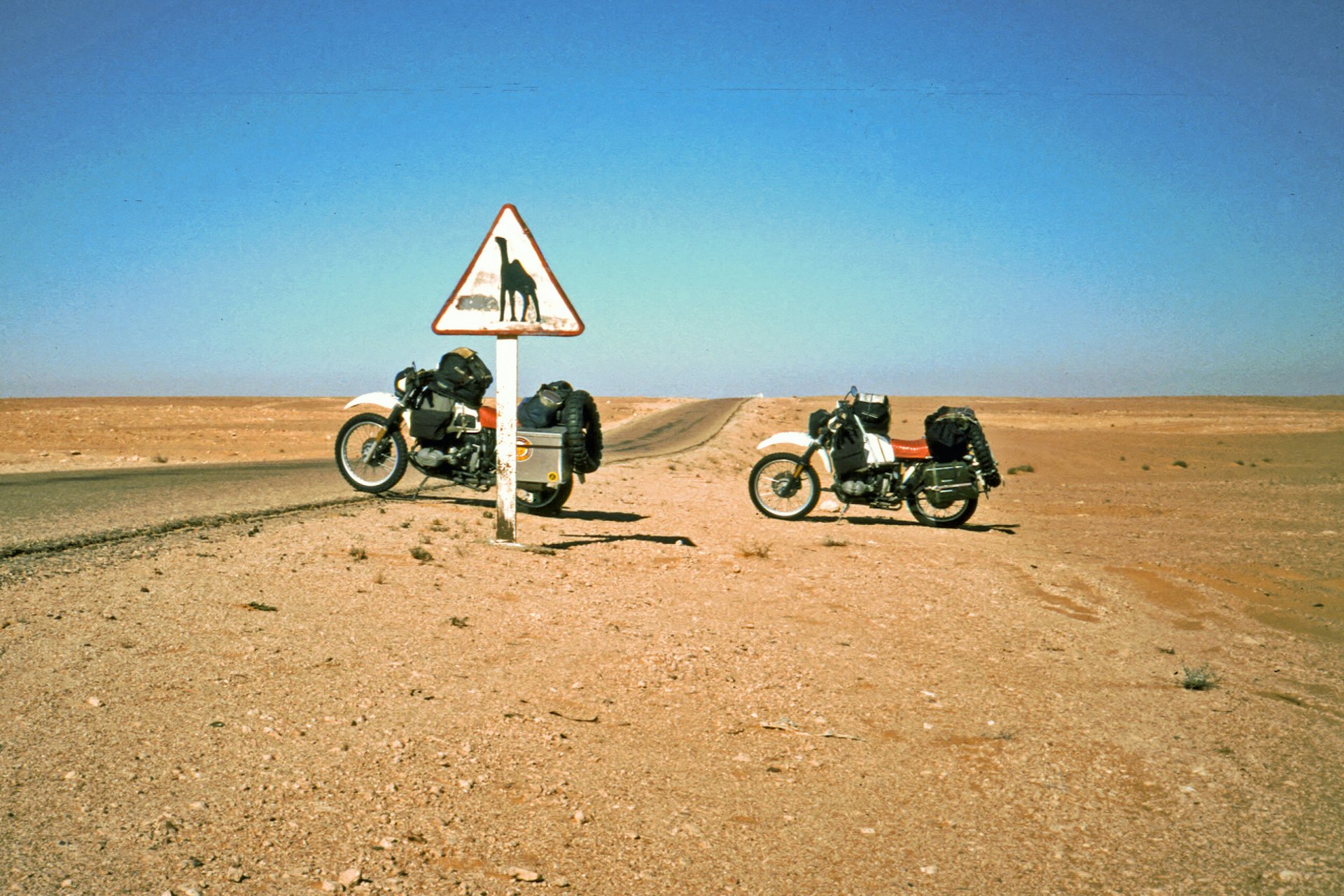 Hay & José Smits schilderijen en bijzondere reizen van met de motor of 4x4
