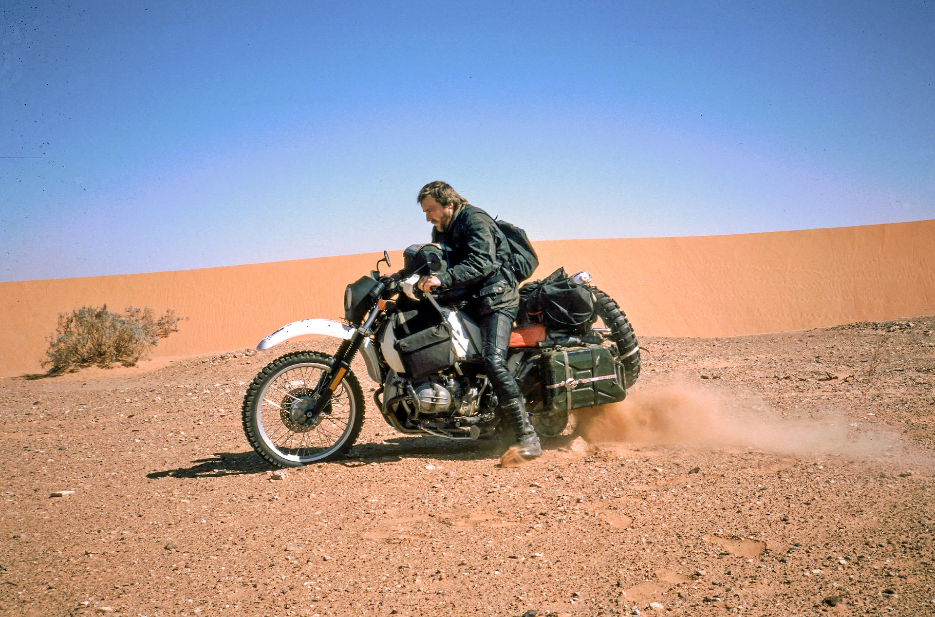 Hay & José Smits schilderijen en bijzondere reizen van met de motor of 4x4