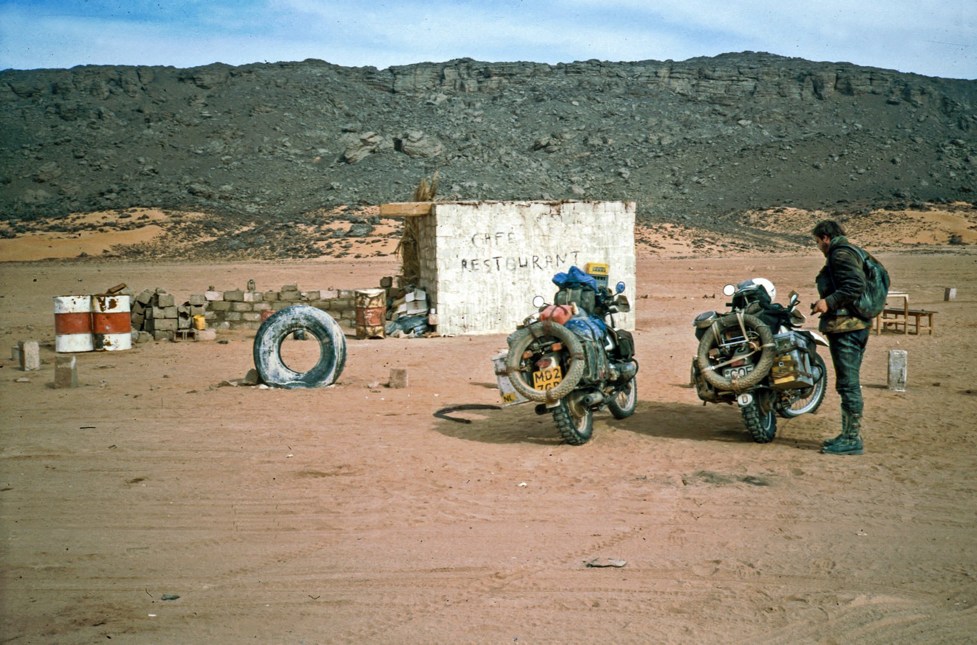 Hay & José Smits schilderijen en bijzondere reizen van met de motor of 4x4