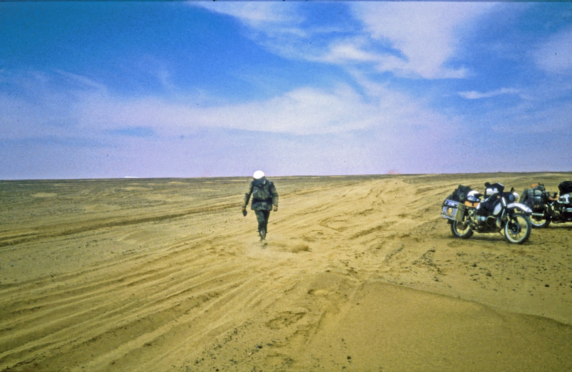 Hay & José Smits schilderijen en bijzondere reizen van met de motor of 4x4