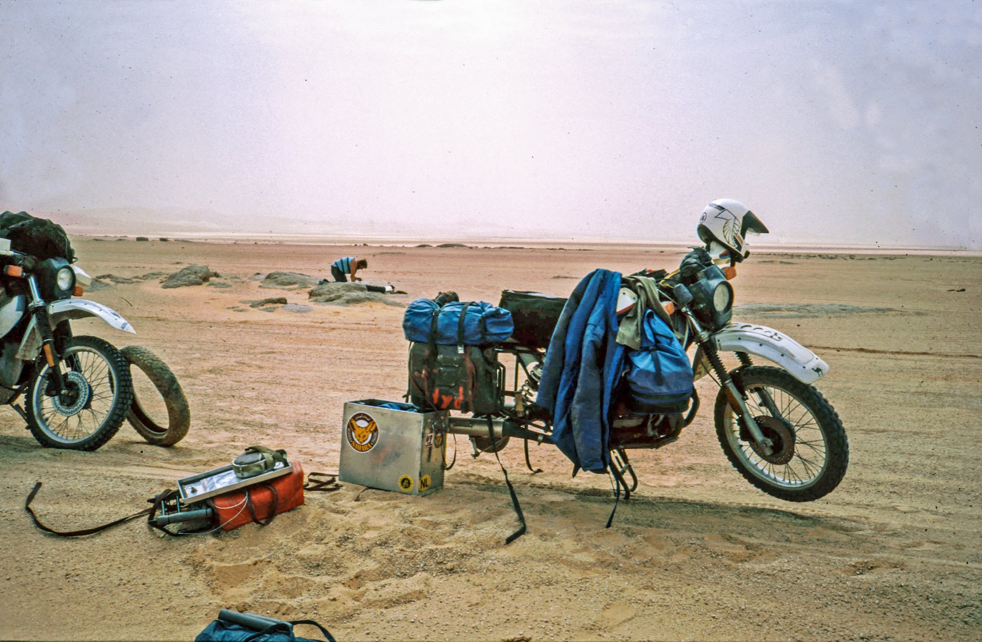 Hay & José Smits schilderijen en bijzondere reizen van met de motor of 4x4