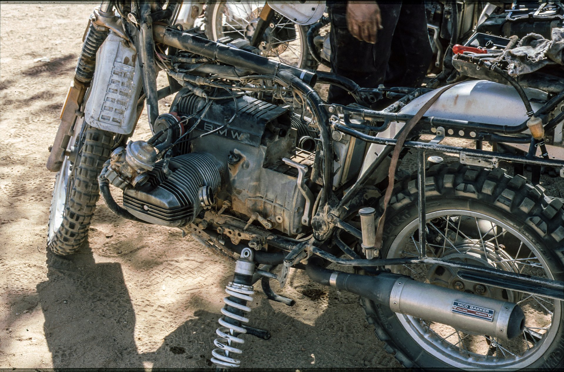 Hay & José Smits schilderijen en bijzondere reizen van met de motor of 4x4