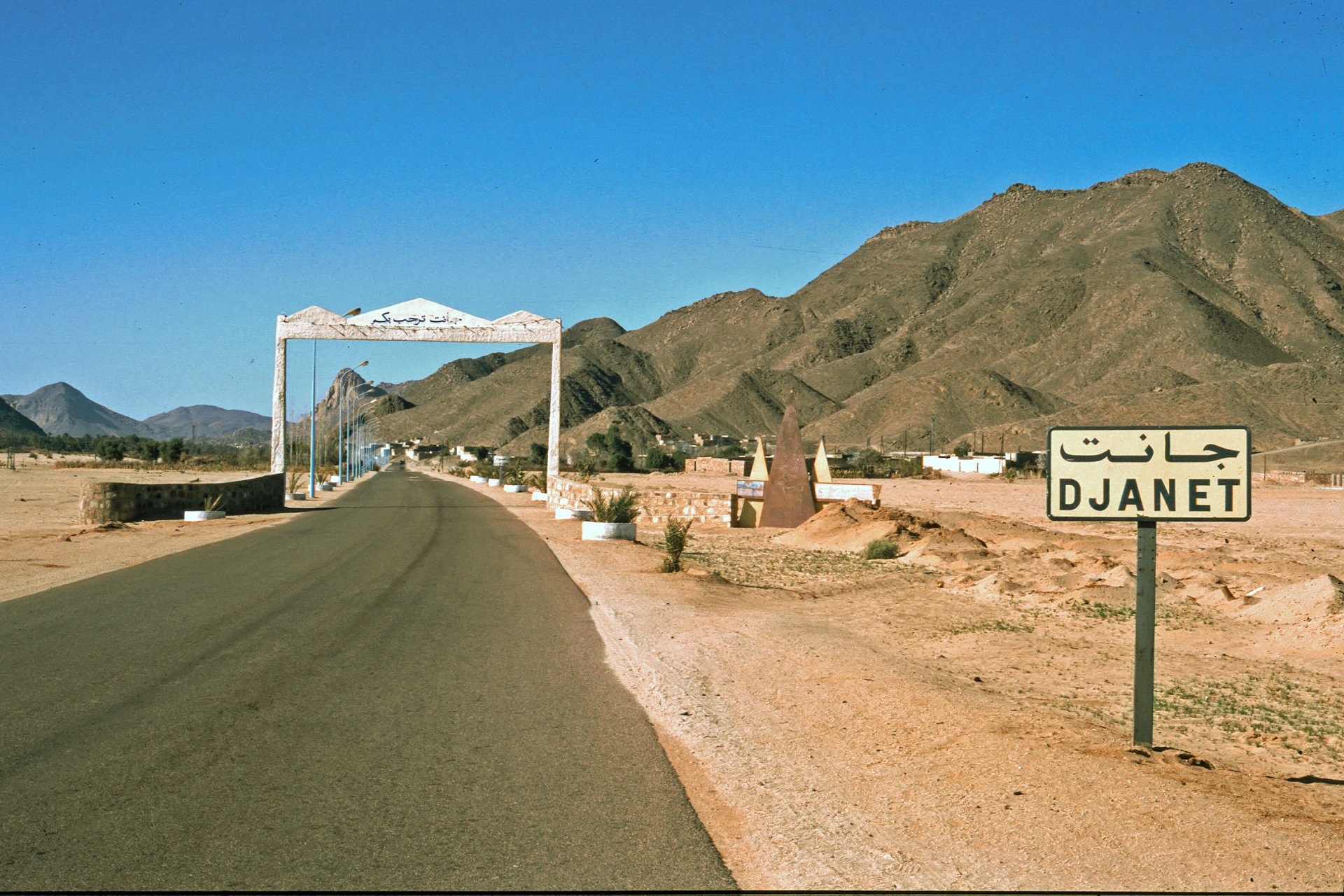 Hay & José Smits schilderijen en bijzondere reizen van met de motor of 4x4