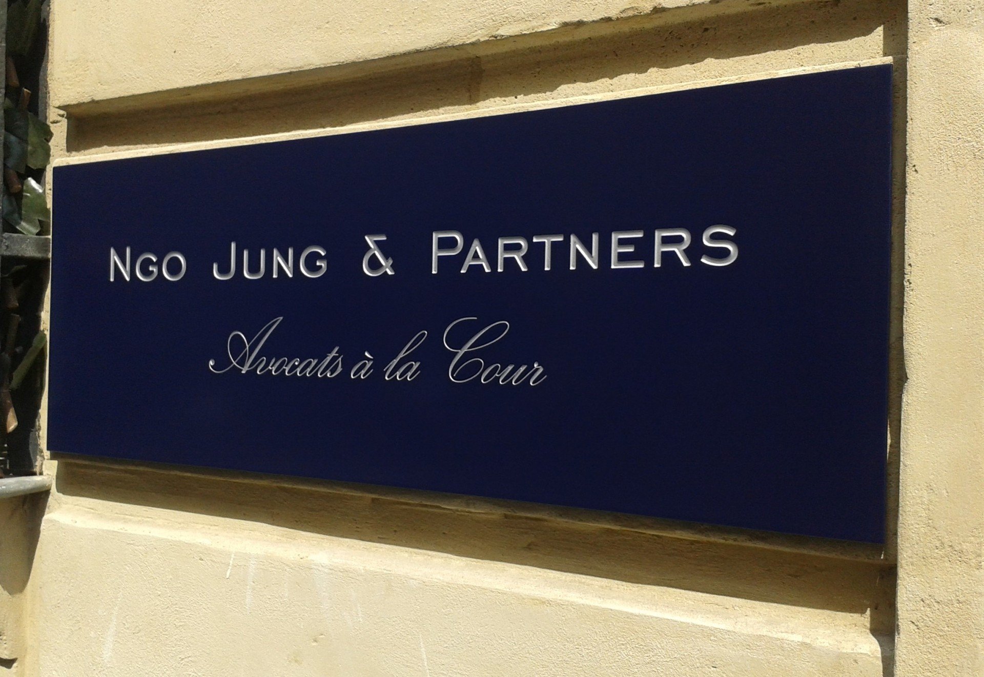 Plaques professionnelles gravées et imprimées
