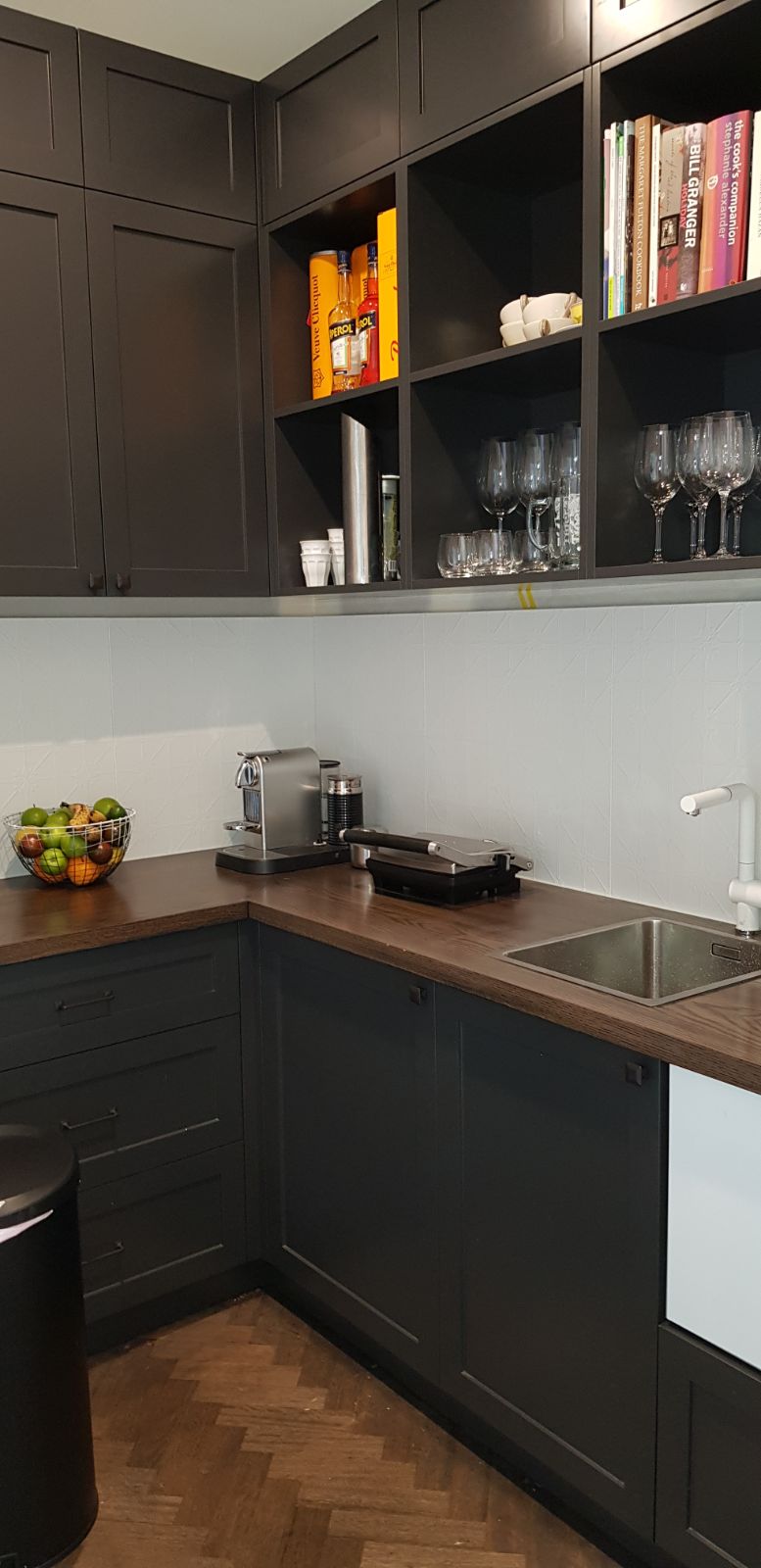 Elegant Kitchen & Walk In Robe in Fairlight