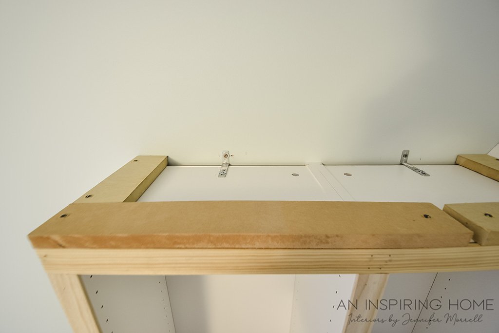 Easy DIY Built In Bookshelf