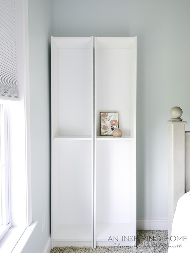 Easy DIY Built In Bookshelf