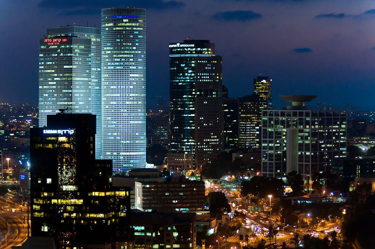 tel-aviv-at-night-the-business-city-tlvspot