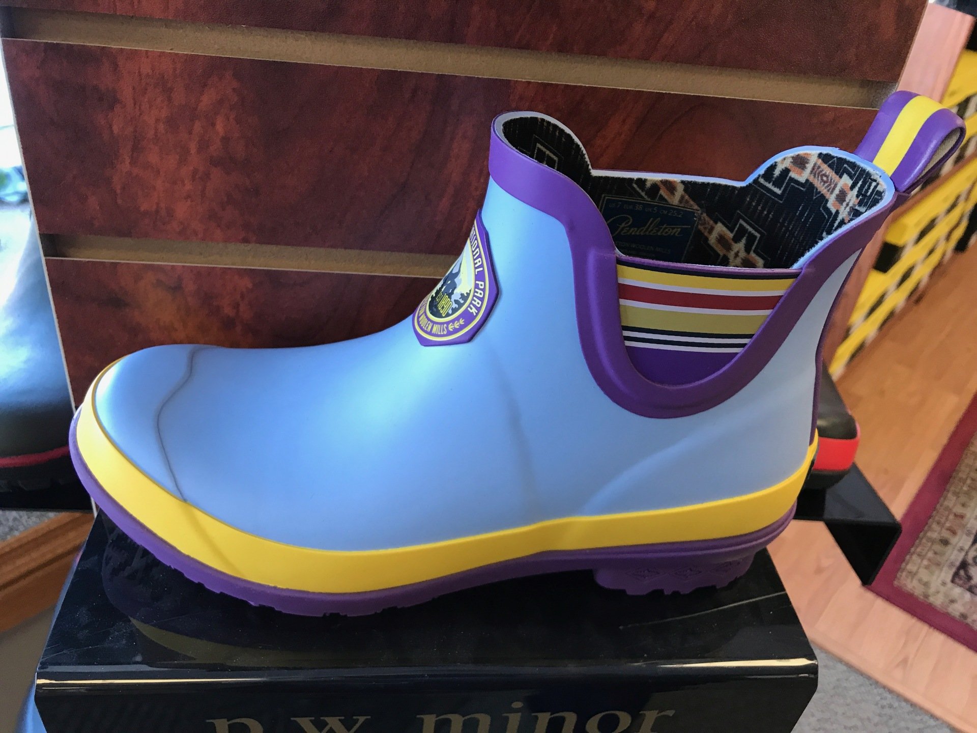 Batavia Bootery | Quality Footwear