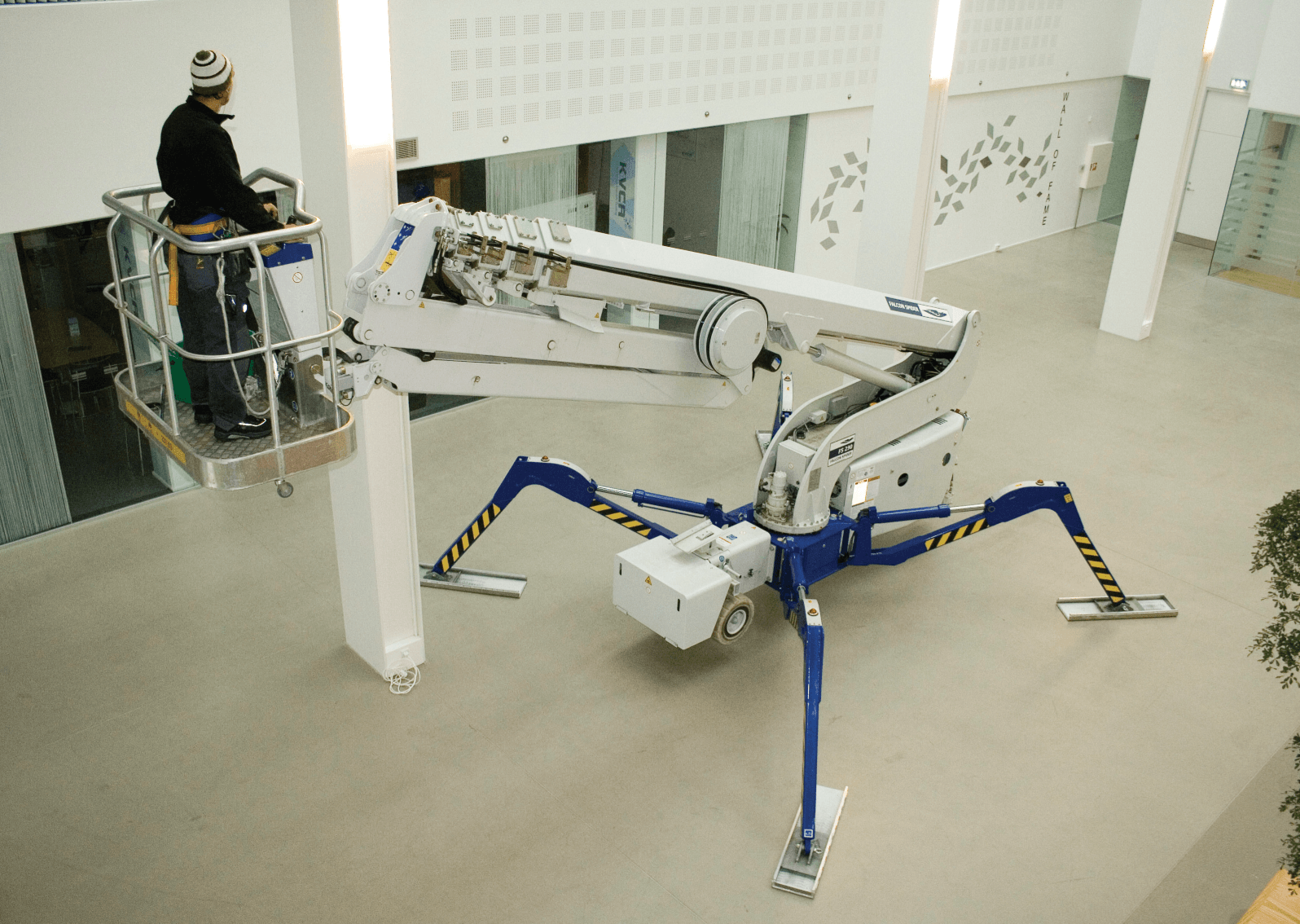 Falcon 95 Wheel | Compact Atrium Lift