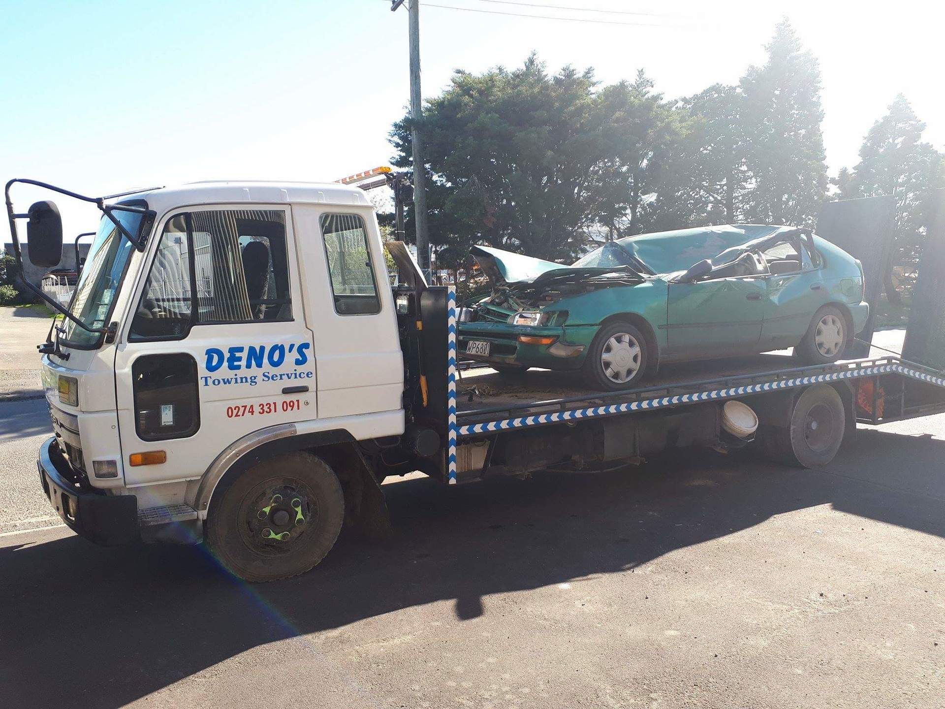 Deno's Towing Service