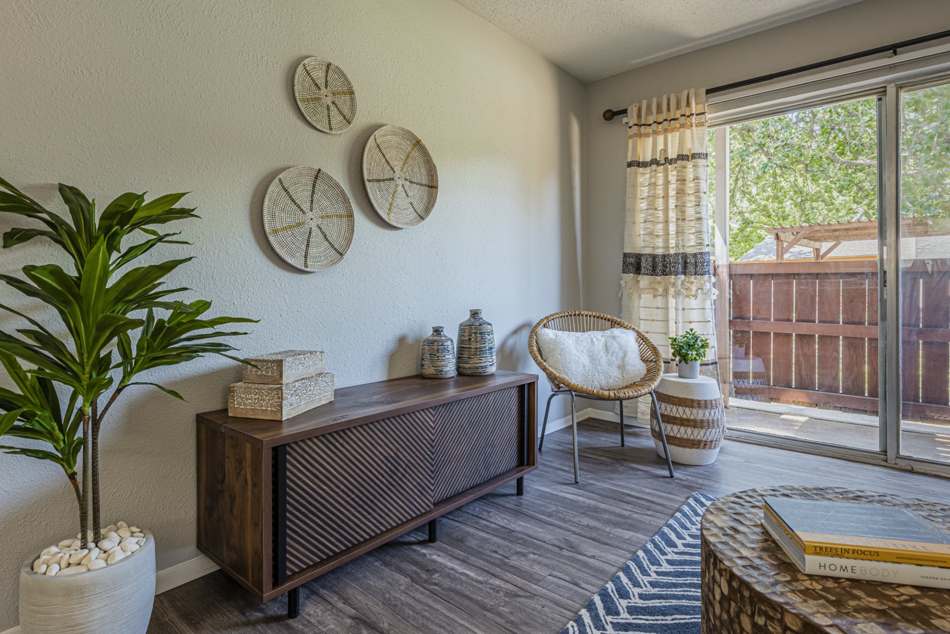 WELCOME HOME | 2121 APARTMENTS