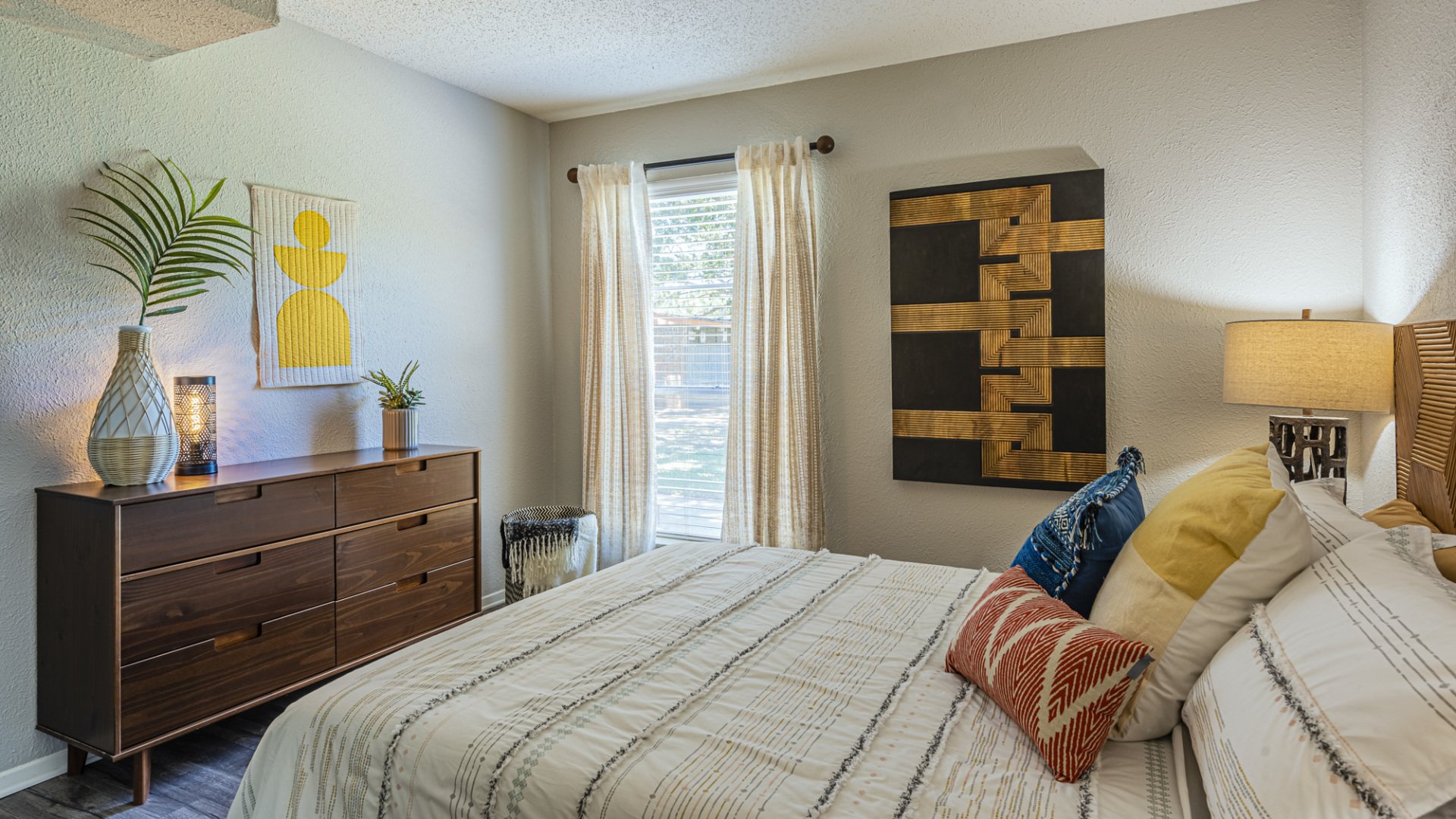 WELCOME HOME | 2121 APARTMENTS