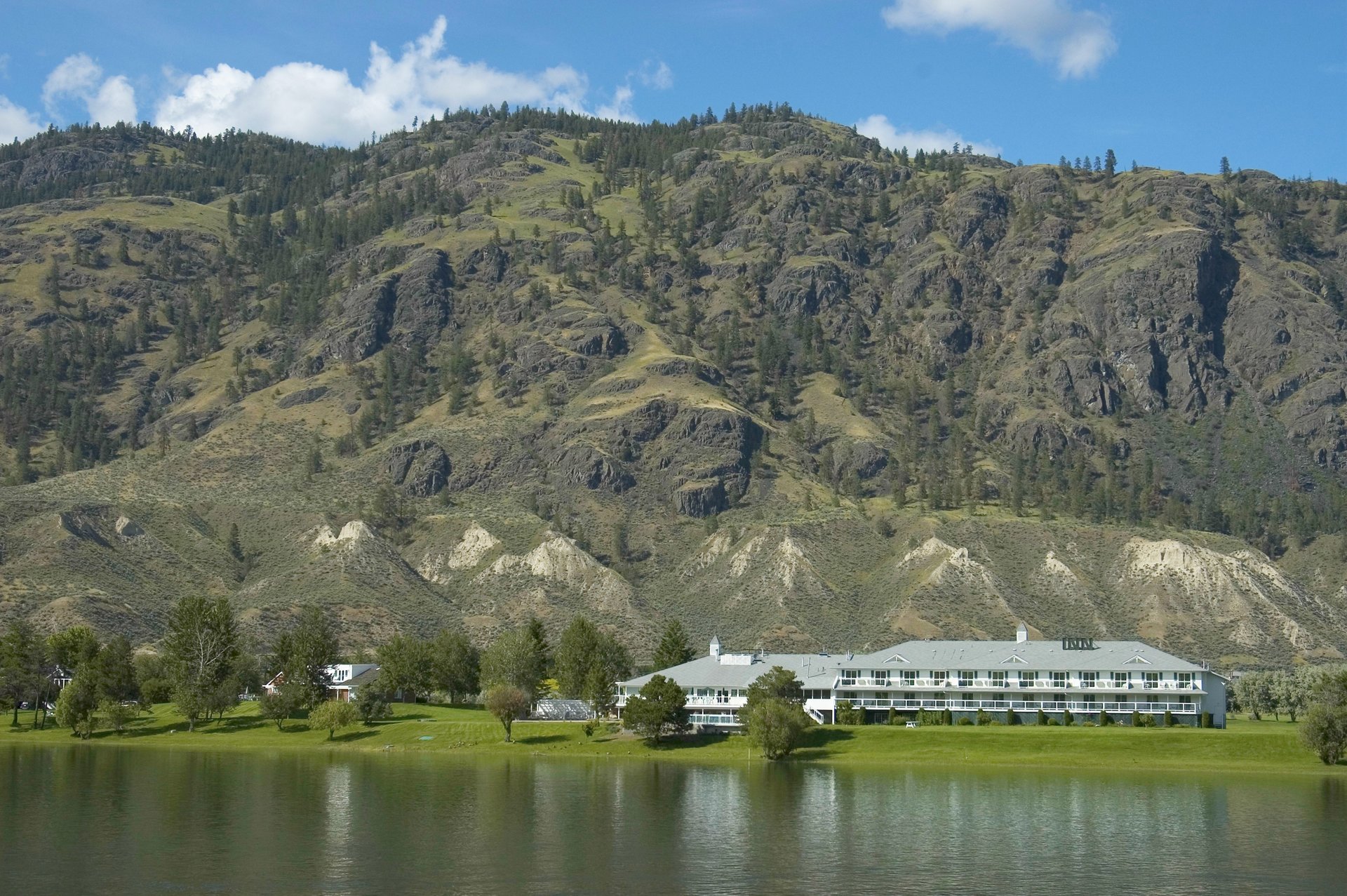 South Thompson Inn and Conference Centre | Boutique Inn | Kamloops, BC