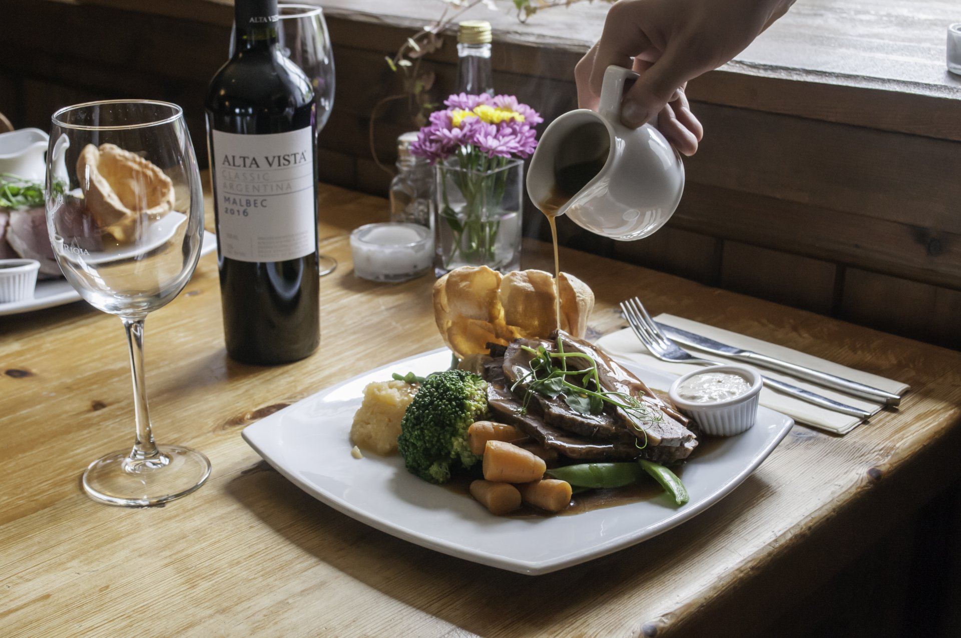 Quality, fresh locally sourced food in fine country pub,