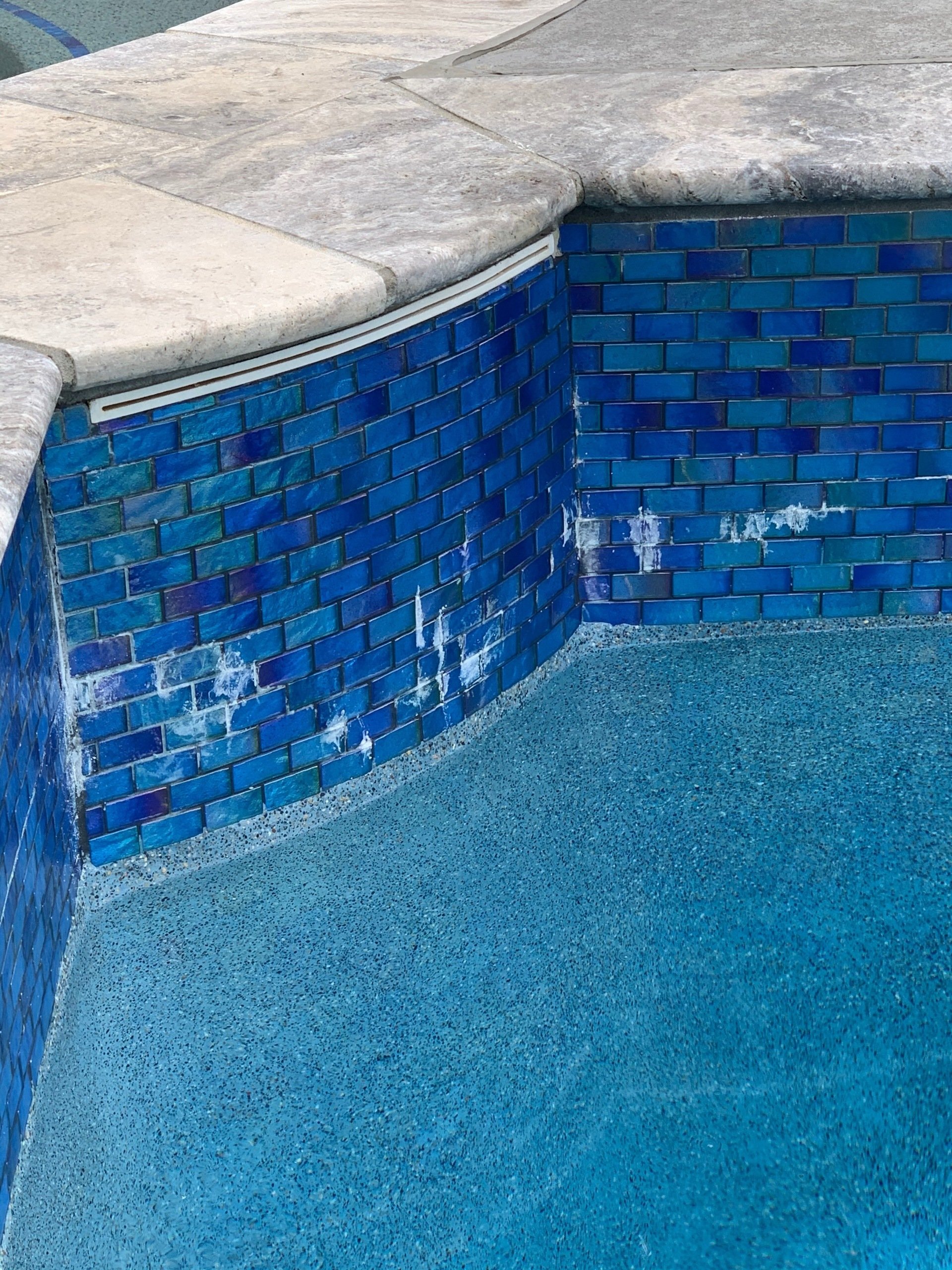 TR3 | Makes Old Damaged Pool Tiles and Glass Look New Again