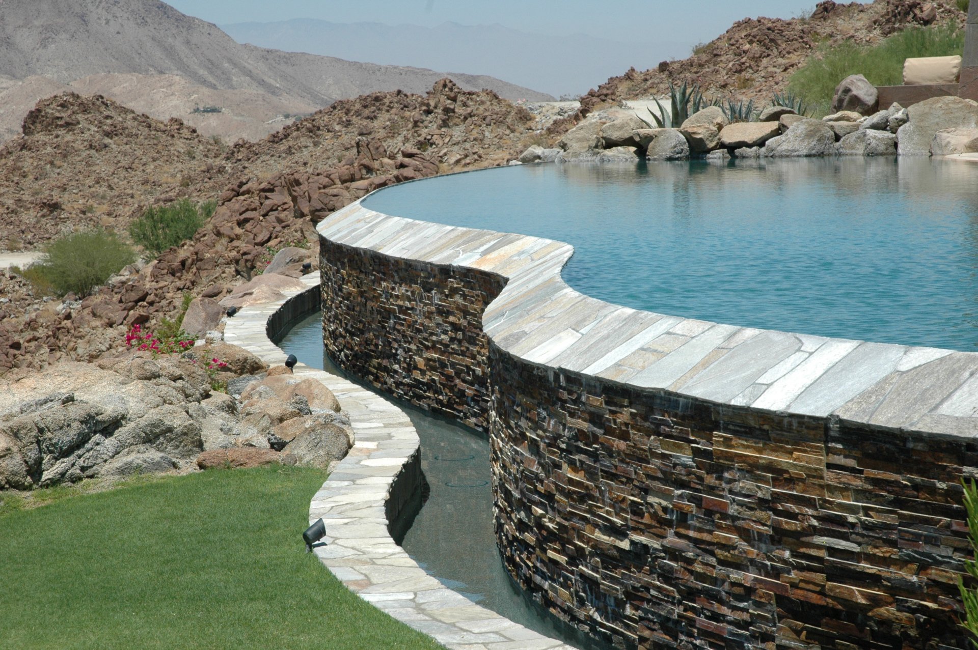 TR3 | Makes Old Damaged Pool Tiles and Glass Look New Again