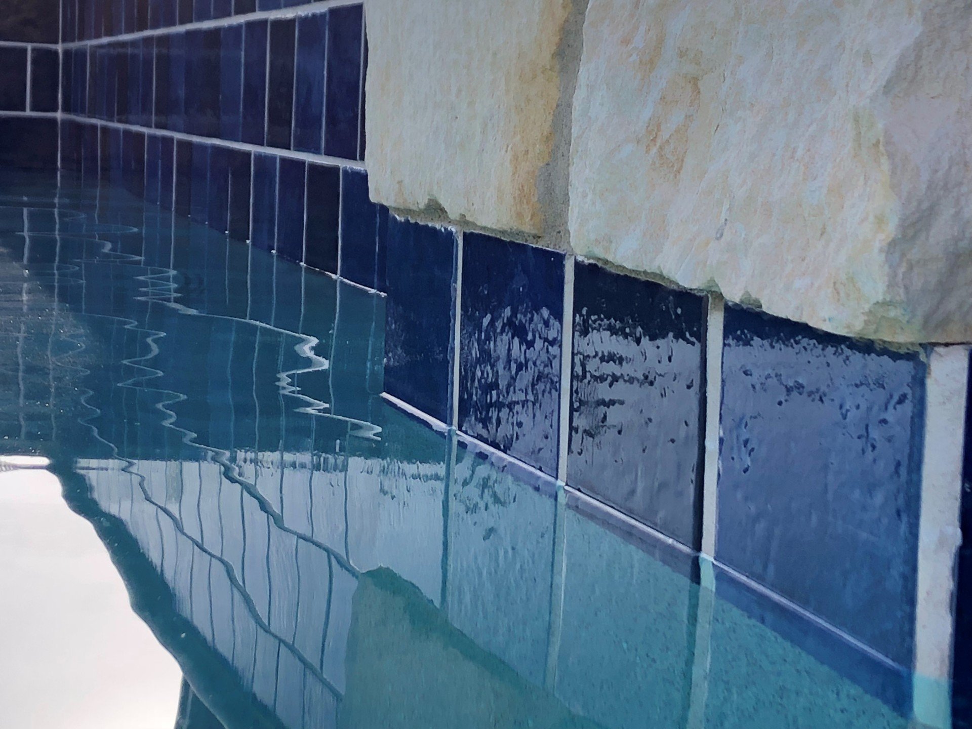TR3 | Makes Old Damaged Pool Tiles and Glass Look New Again