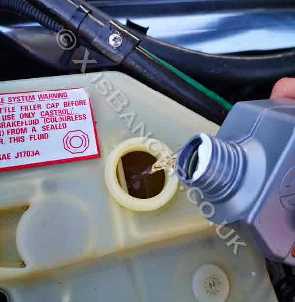 Ho to check and replace Brake Accumulator in your Jaguar XJS