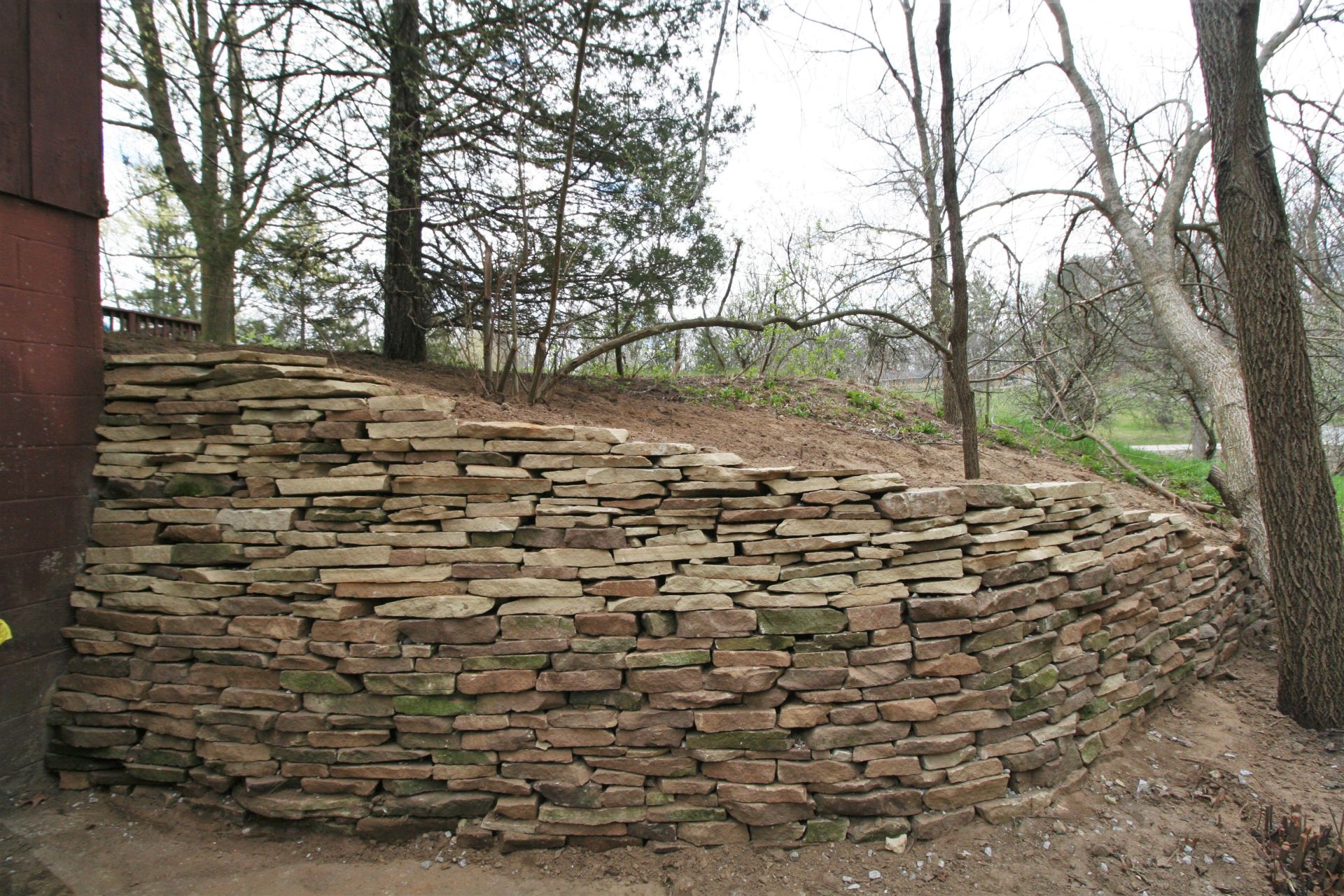 SANDSTONE RETAINING WALL IN CHELSEA, MI