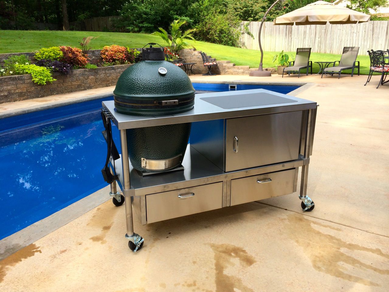 POOLSIDE COOKING WITH YOUR BIG GREEN EGG