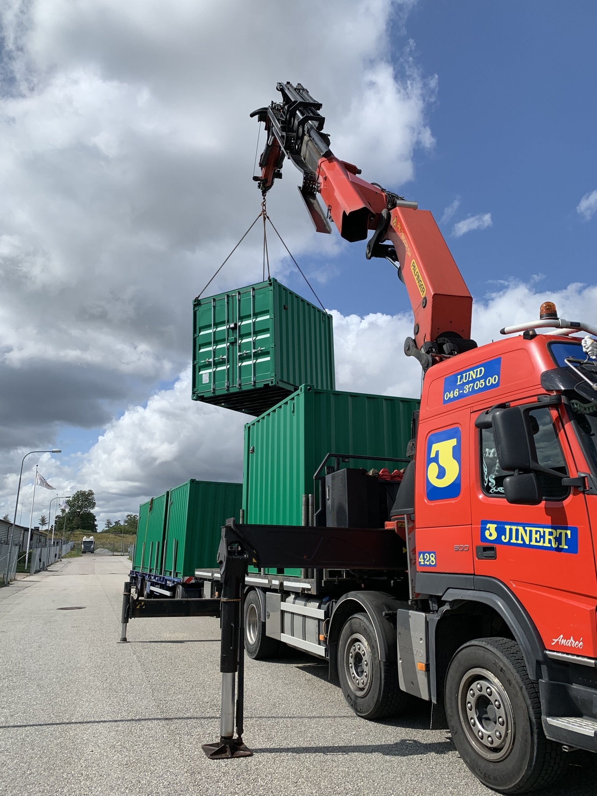 Hyr eller köp container