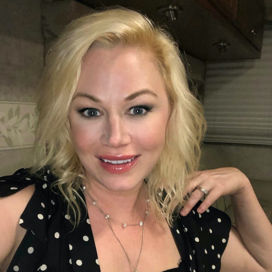 Actress & Beauty Influencer, Guru Jessica Cameron