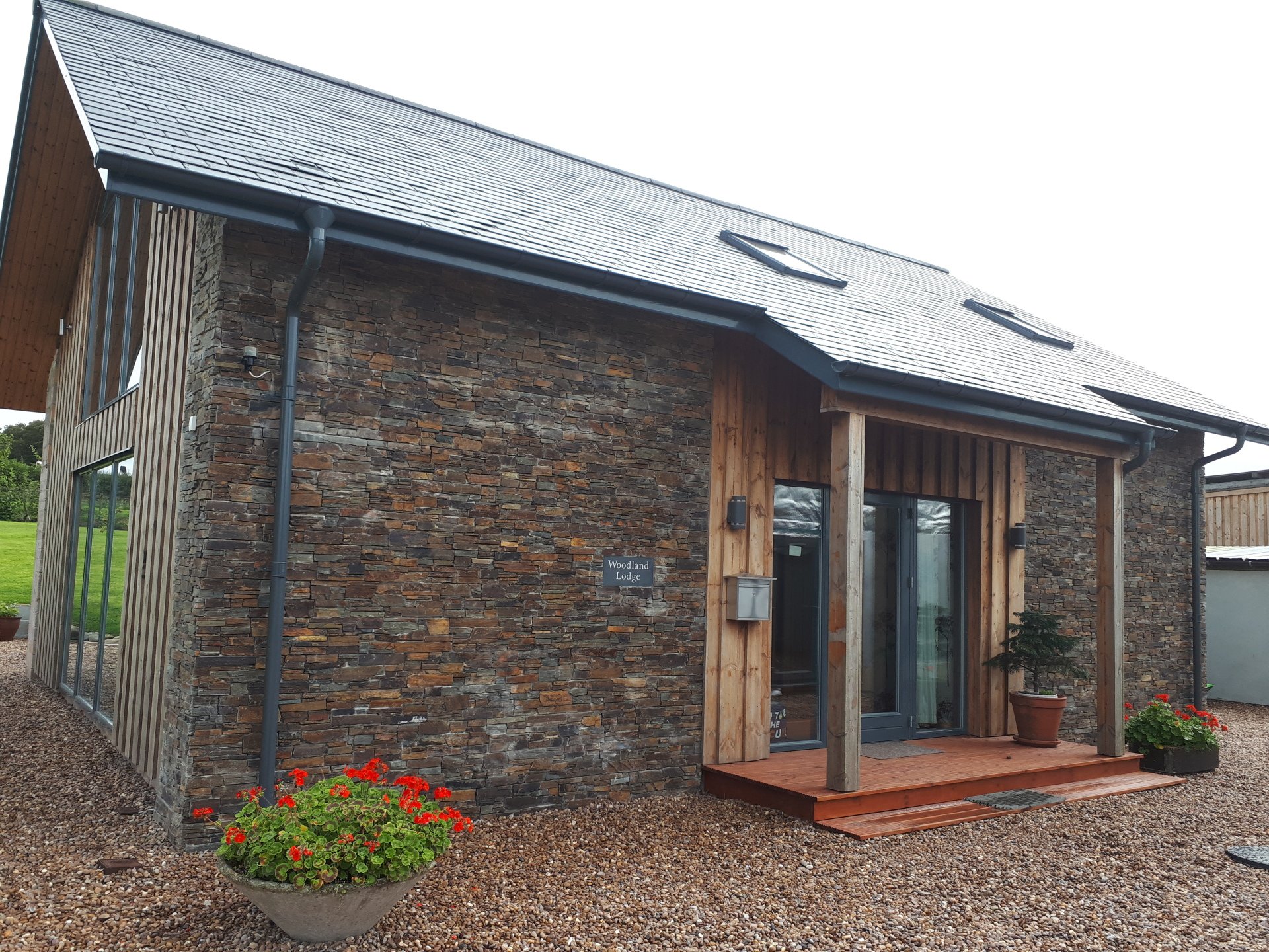 Stone Cladding | Natural Cast Stone Cladding | Real Brick Cladding UK ...