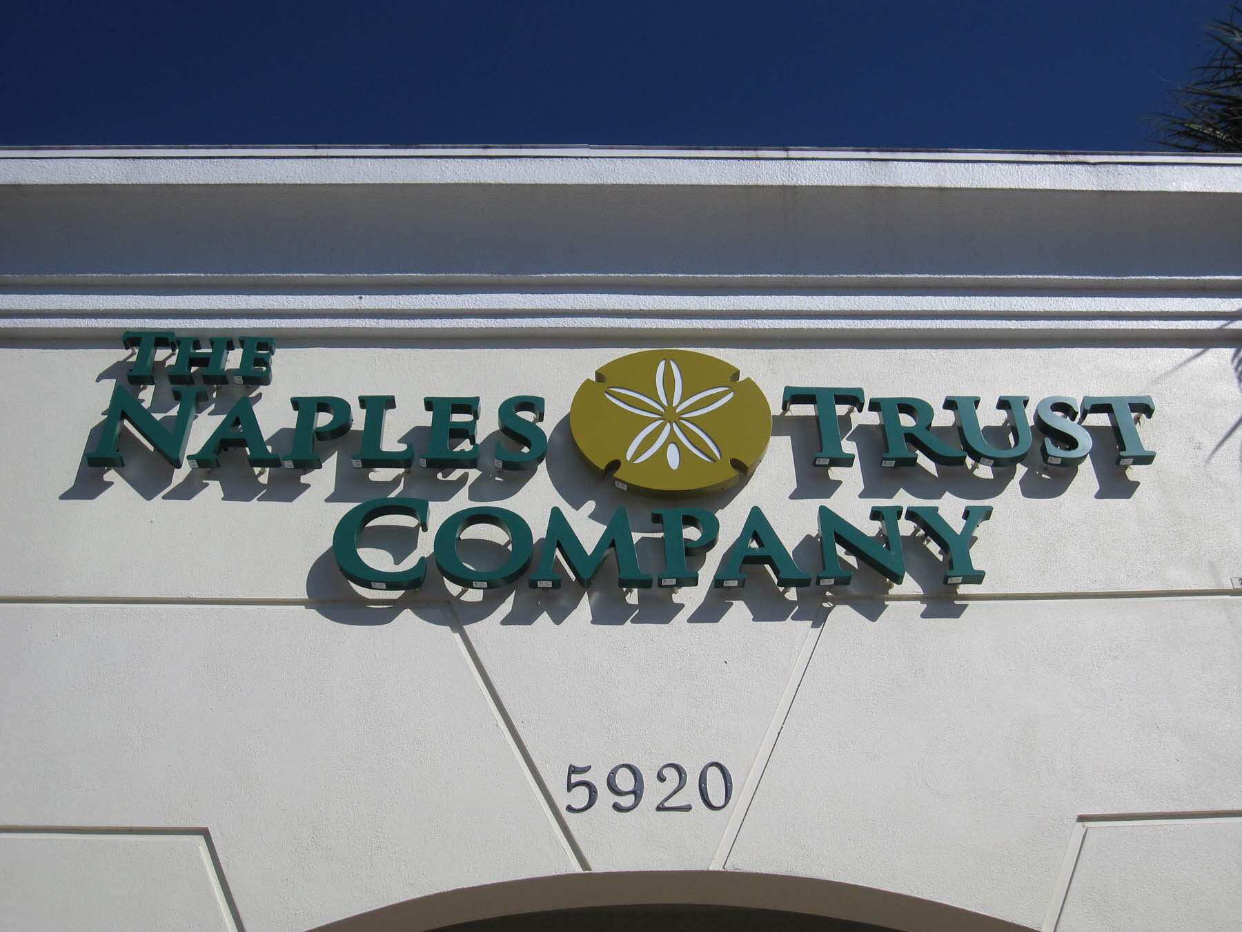 Illuminated Wall Signs | Lykins - Signtek
