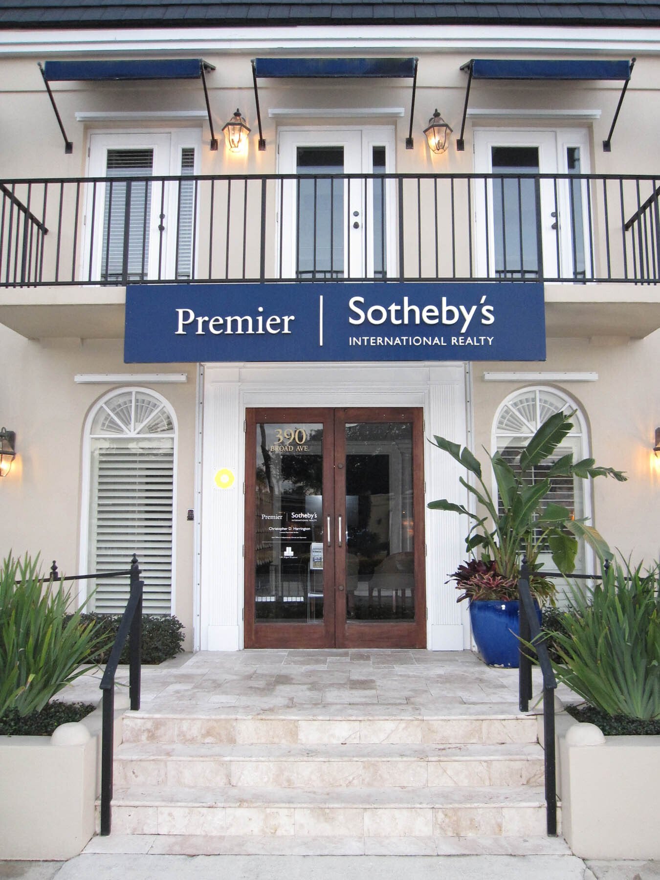 Wall Signs | Lykins - Signtek