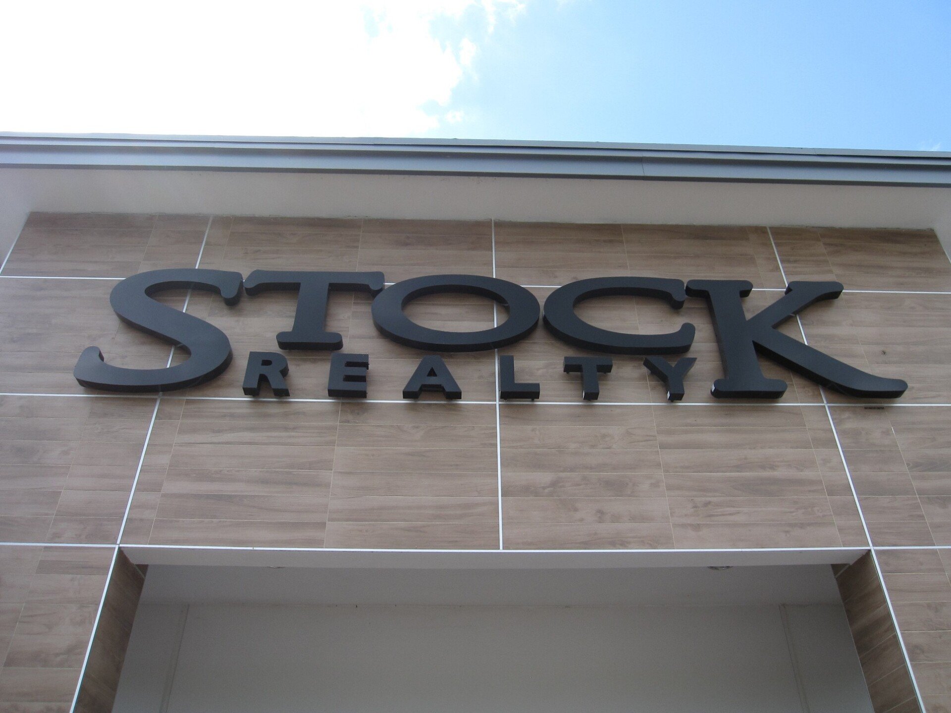 Illuminated Wall Signs | Lykins - Signtek