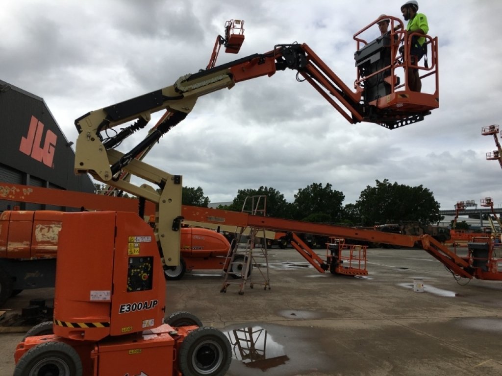 EWP ( Elevating Work Platform ) Training For Scissorlifts / Boomlifts ...