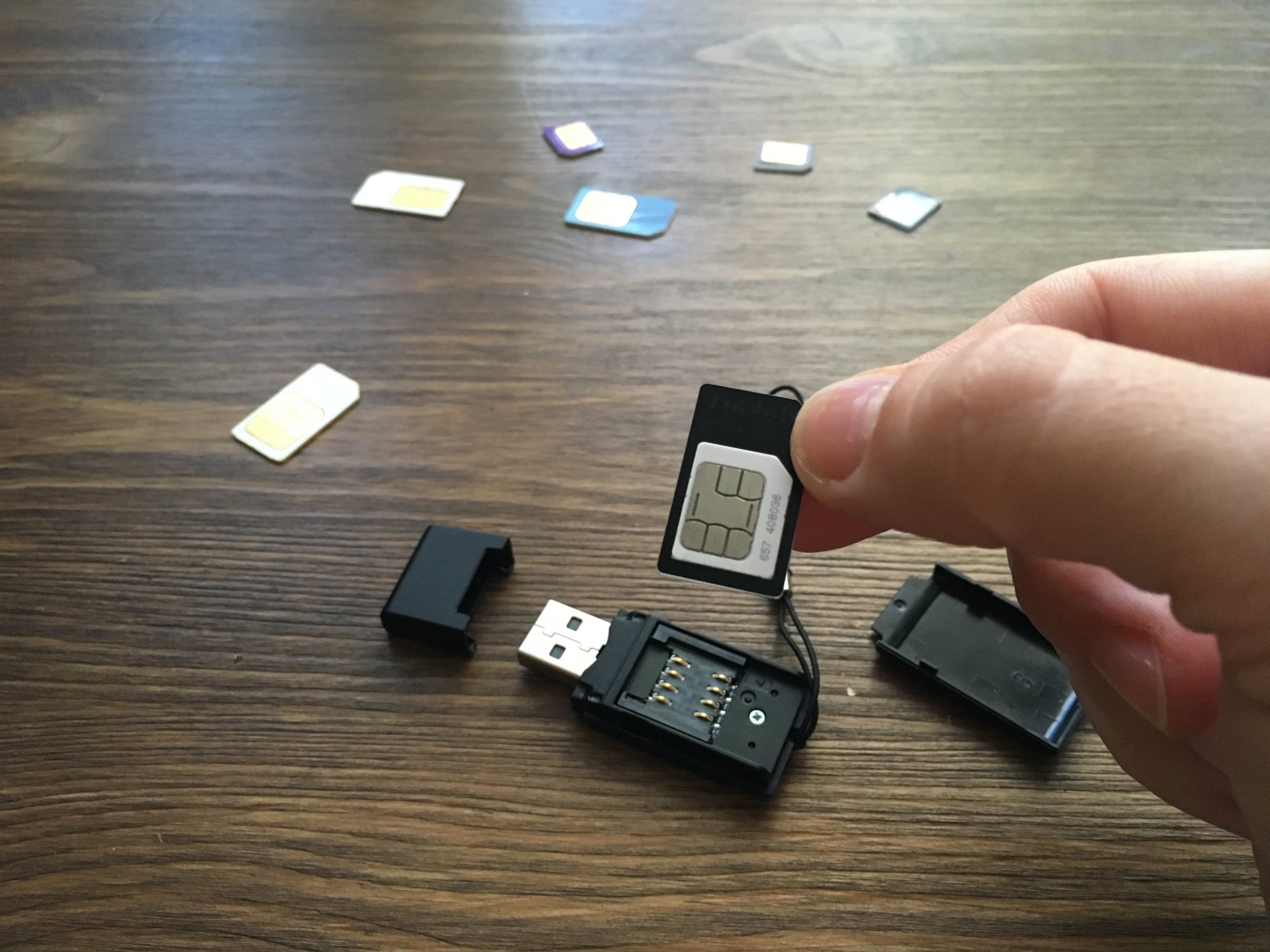  PHOTO How To Insert The SIM Card Into The New Dekart SIM Reader 