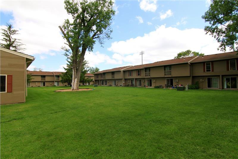 Gateway Real Estate Management, LLC | Rustic Woods Townhomes
