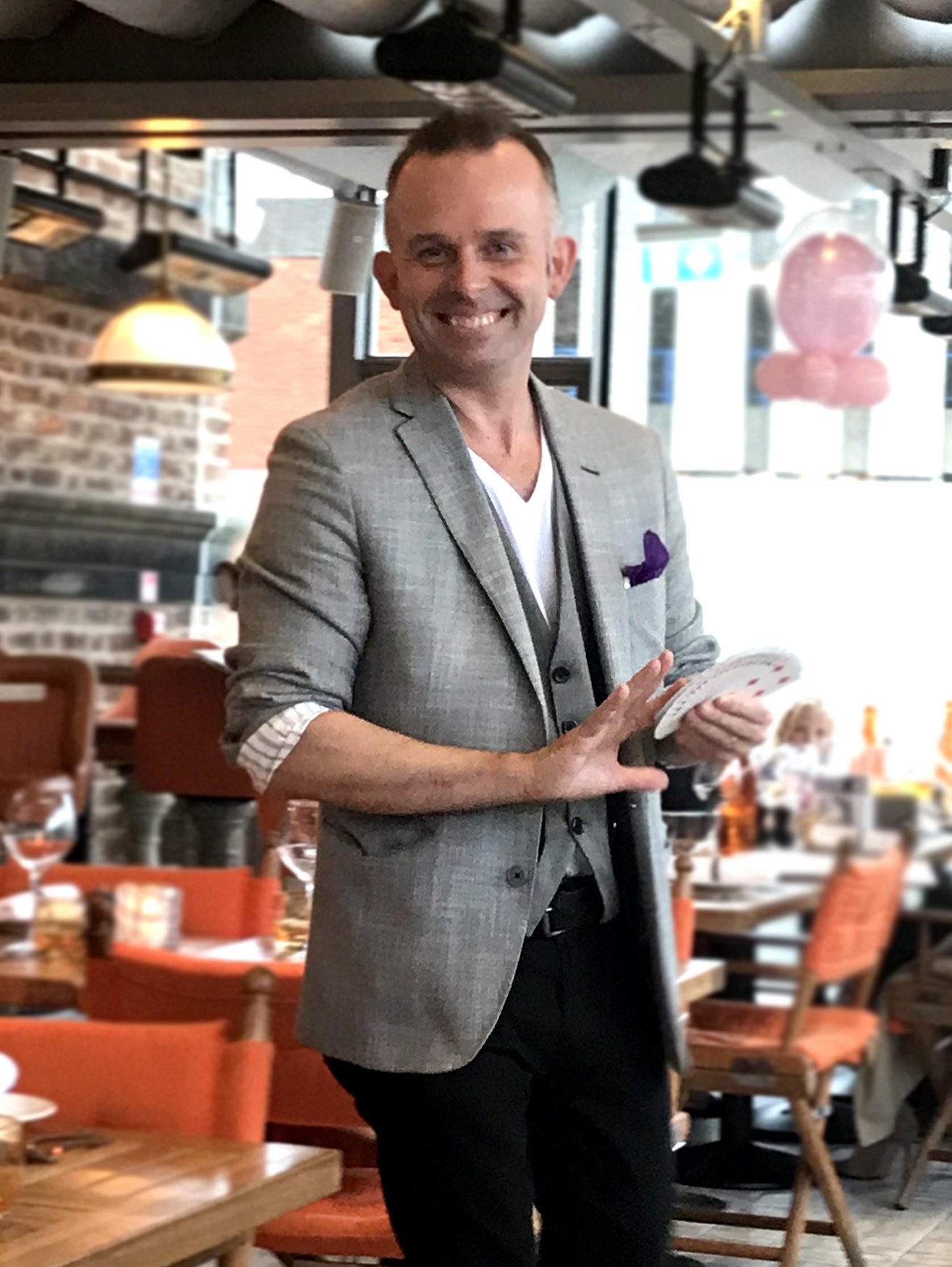 Andrew Green - Amazing Close Up Magician - Party Magician Cheshire