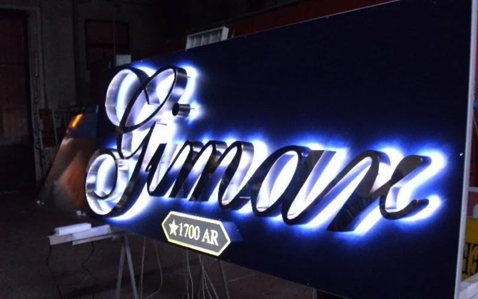 Realizzazione insegne luminose a led, al neon, in metallo - Arezzo ...