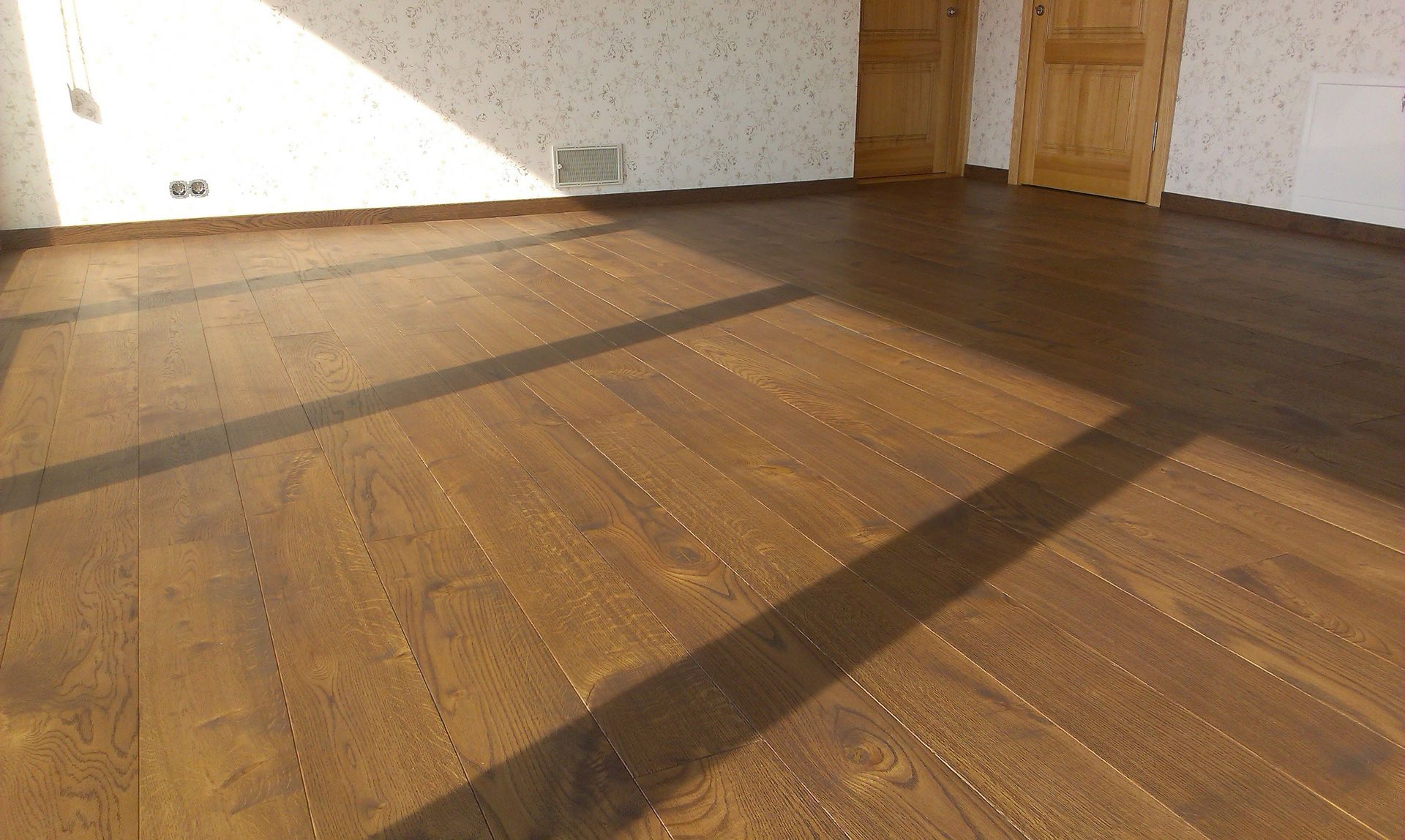 Ozola grīdas no masīva ozolkoka dēļiem