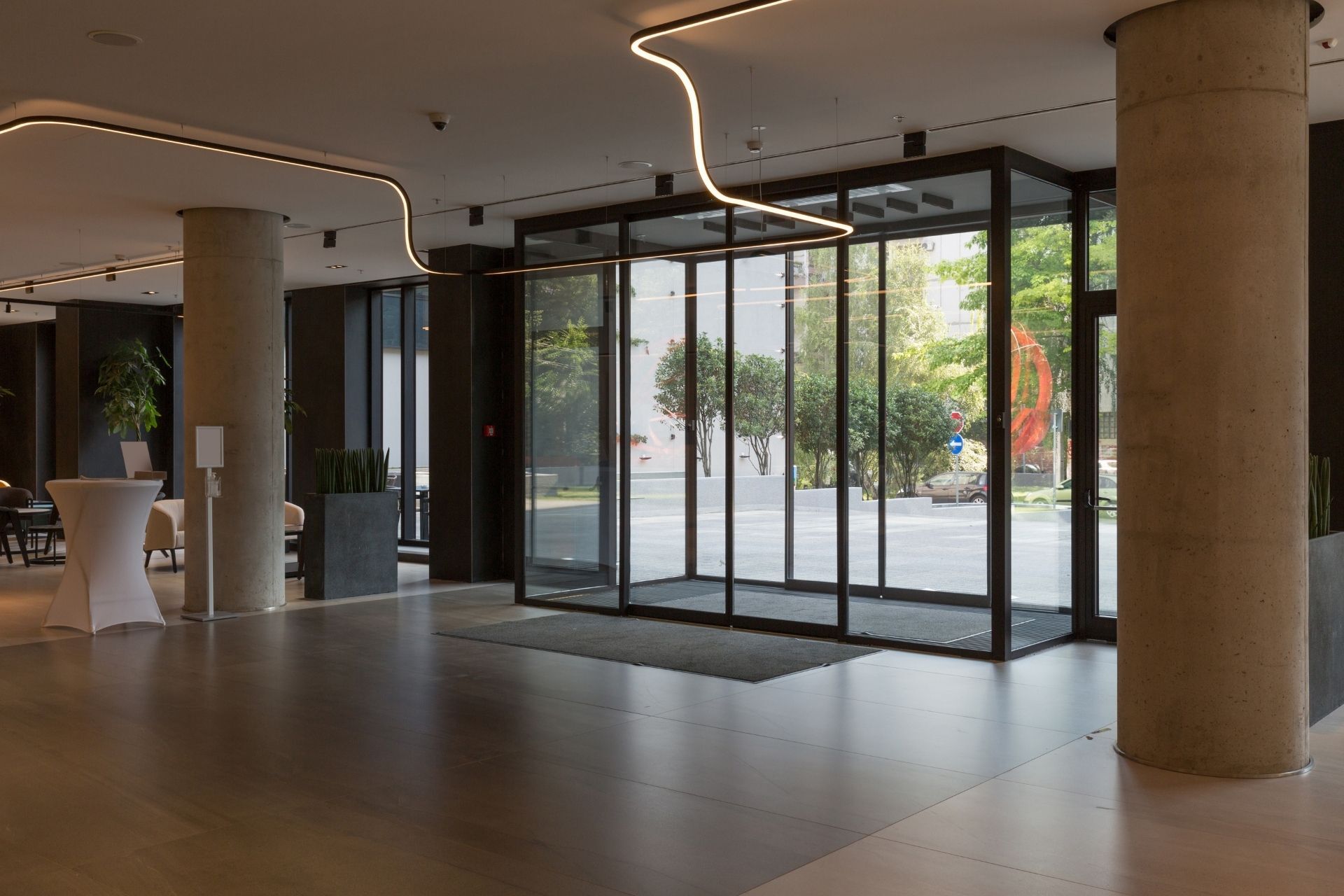 How Do Automatic Sliding Doors Work | Pacific Entrance