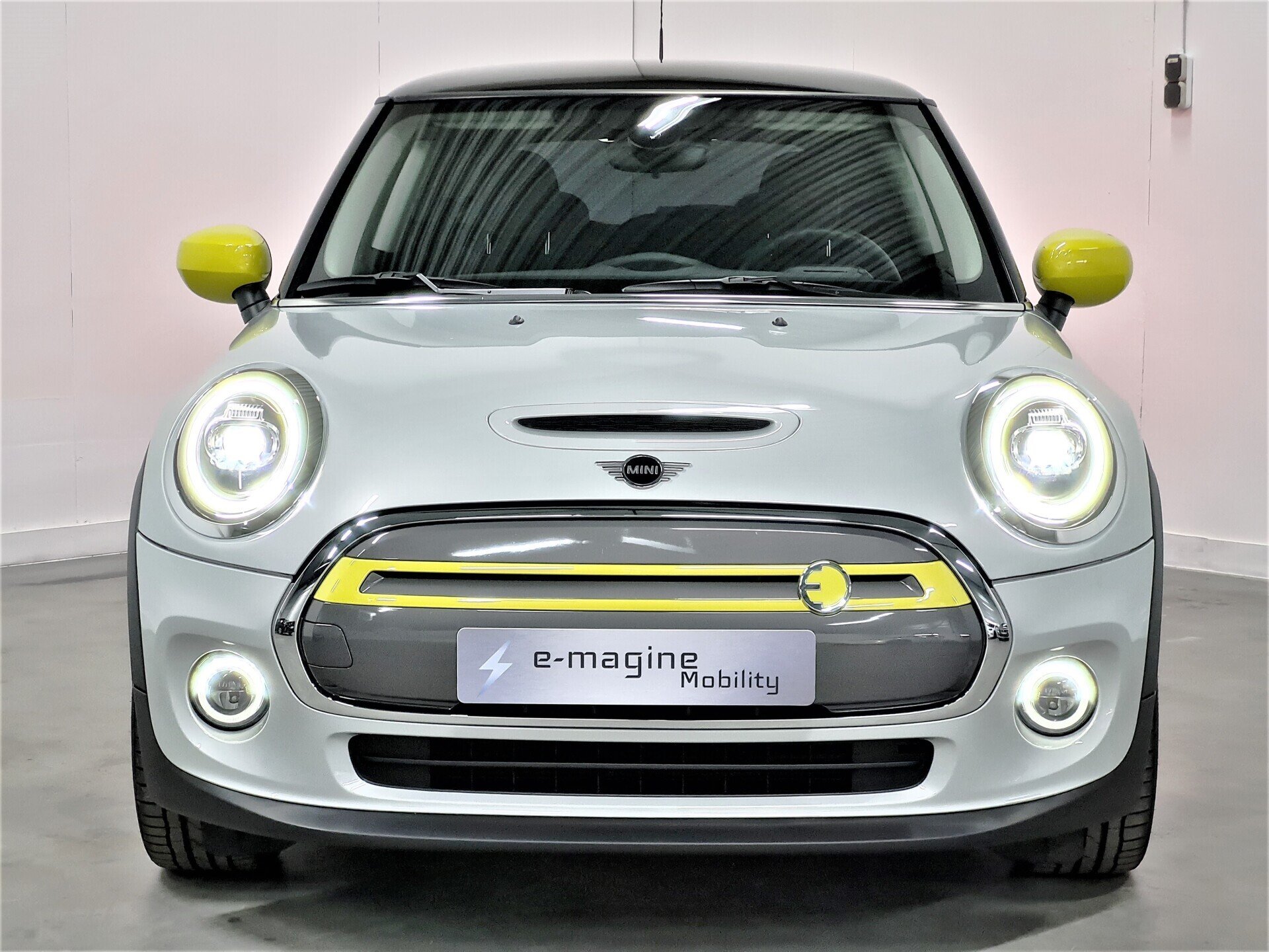 Mini Cooper SE, Mini Electric in de kleur Silver White