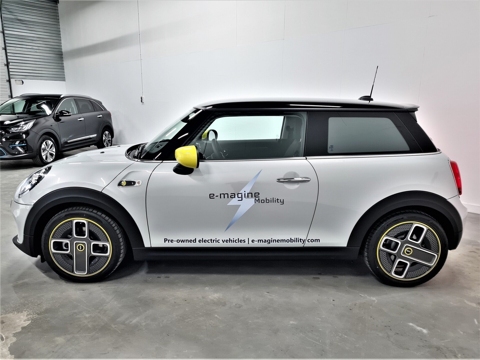 Mini Cooper SE, Mini Electric in de kleur Silver White