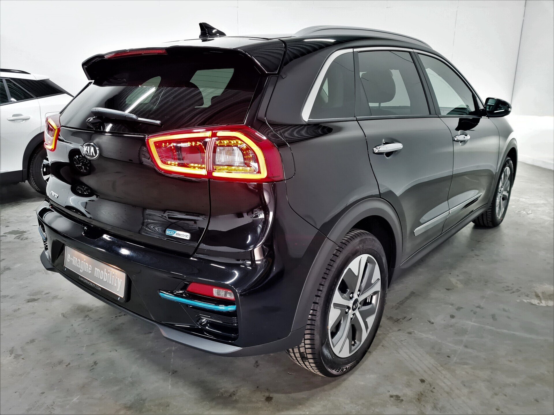 Kia e-Niro ExecutiveLine 64 kWh in Aurora Black Pearl