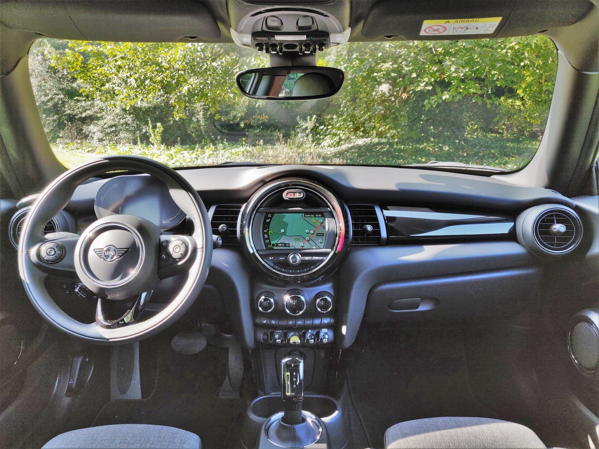 Mini Cooper SE, Mini Electric in British Racing Green