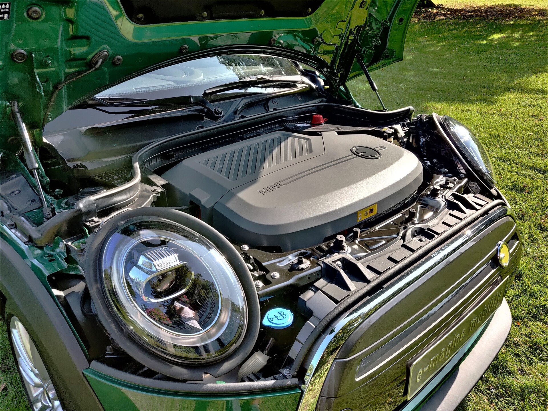 Mini Cooper SE, Mini Electric in British Racing Green