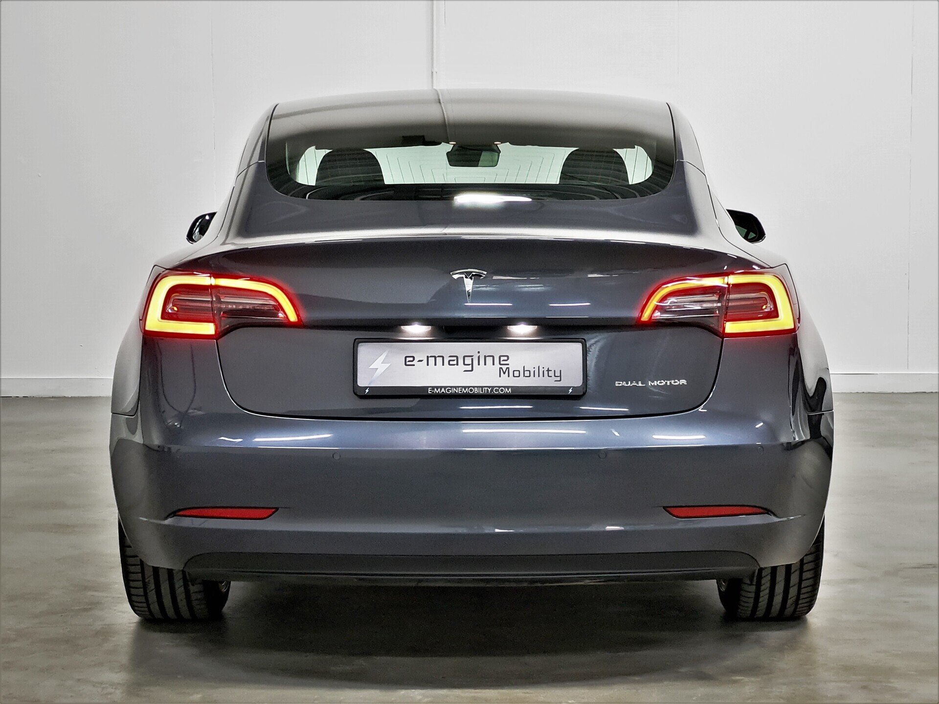 Tesla Model 3 Long Range Dual Motor AWD Midnight Silver