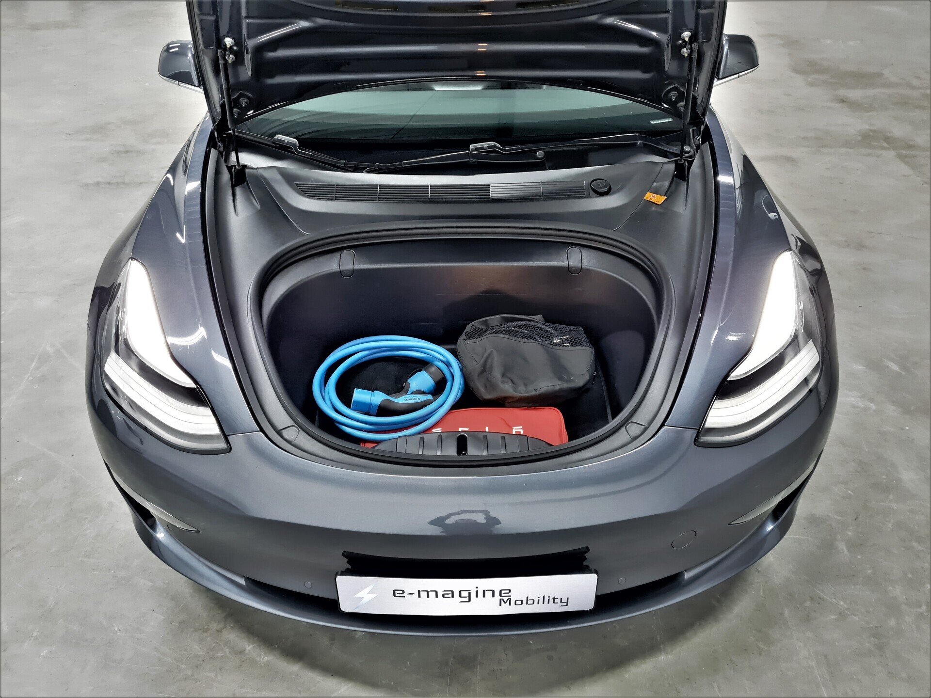 Tesla Model 3 Long Range Dual Motor AWD Midnight Silver