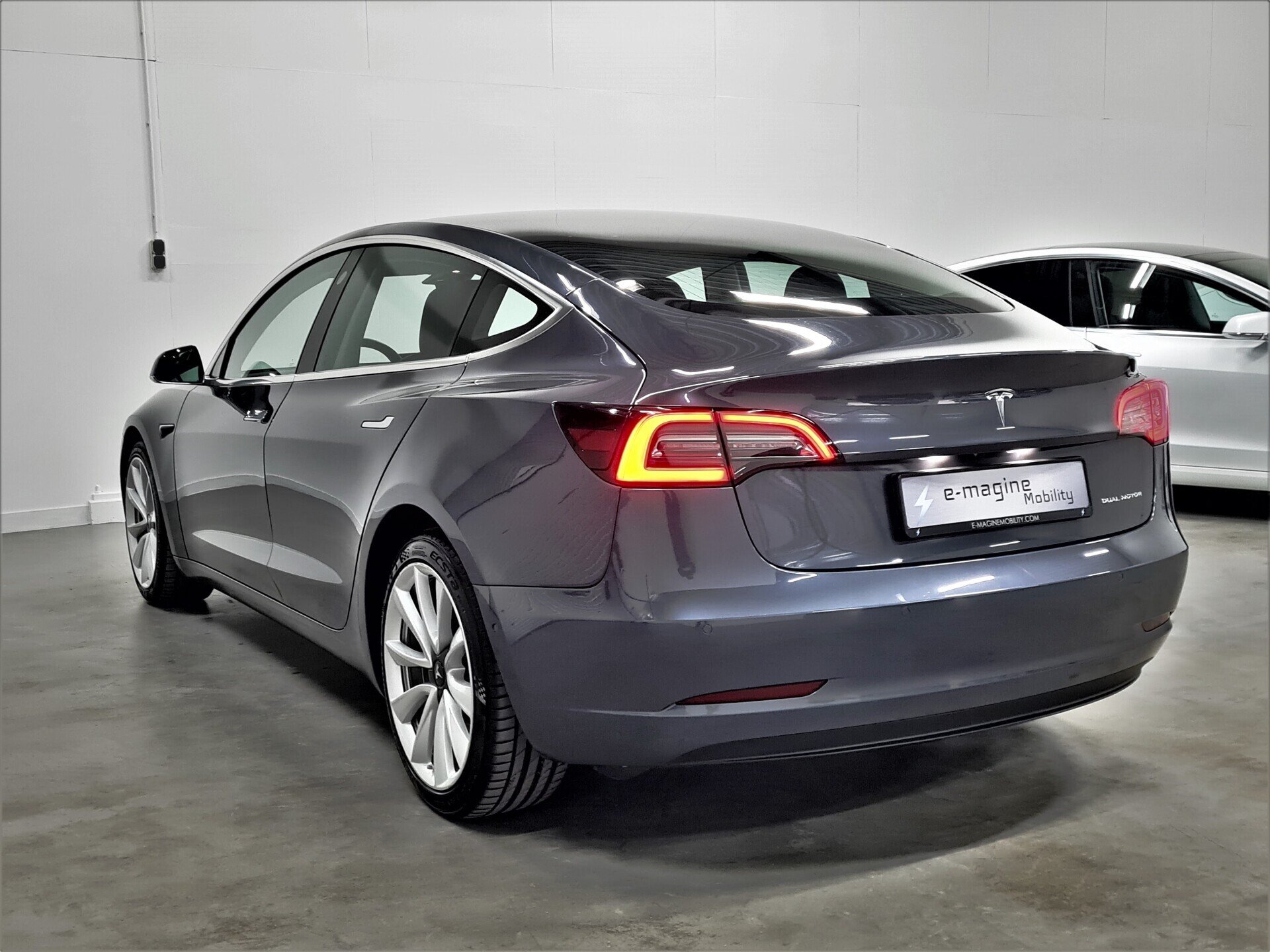 Tesla Model 3 Long Range Dual Motor AWD Midnight Silver